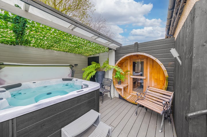 6 Persons Accommodation With Hot Tub And Sauna - Ingleton