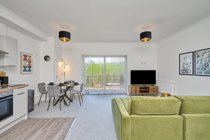 Riviera View | Large 1 Br Apt | Dog Friendly - Isle of Wight