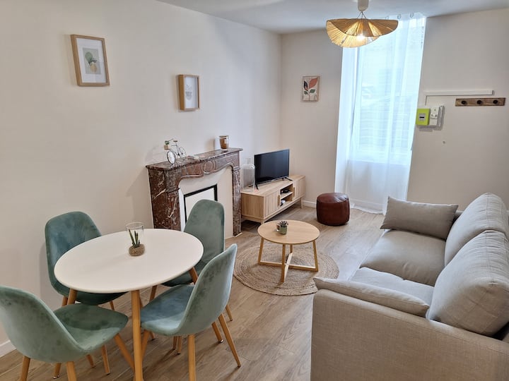 Appartement Centre-ville Avec Cour Privative - Crillon-le-Brave