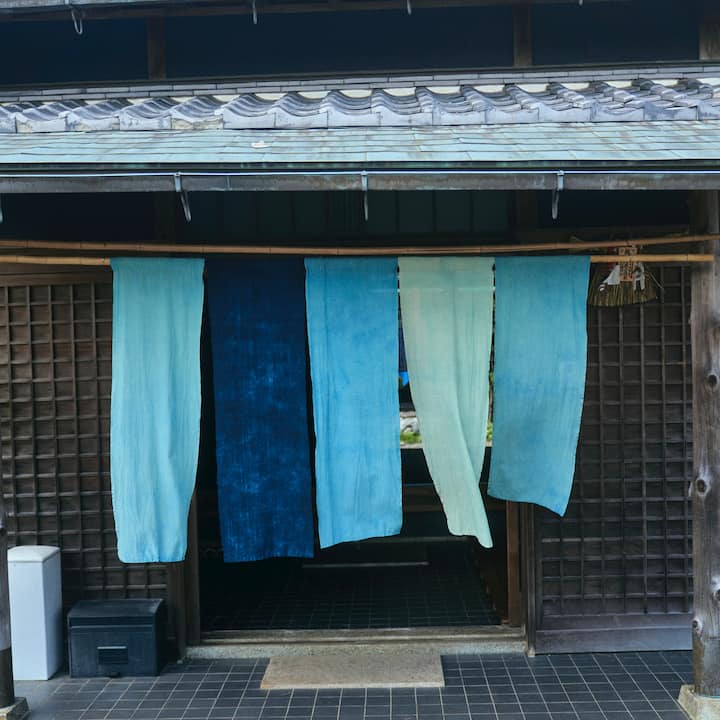 江戸時代の街並みとJr関駅の間/閑静で広い邸宅/藍染めのリネン類/広いキッチン/お茶室あり - Koka