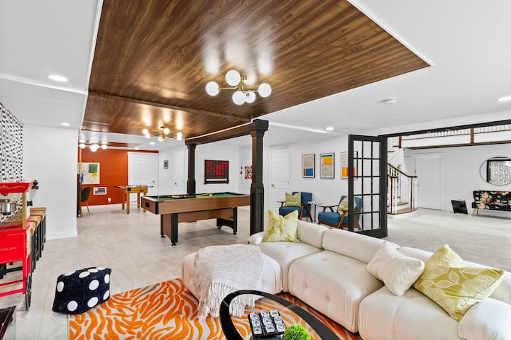 Luxurious Creekfront Estate - Inground Heated Pool - Lackawanna State Park, North Abington Township