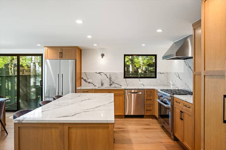 Beautifully Remodeled With Views - Aspen, CO