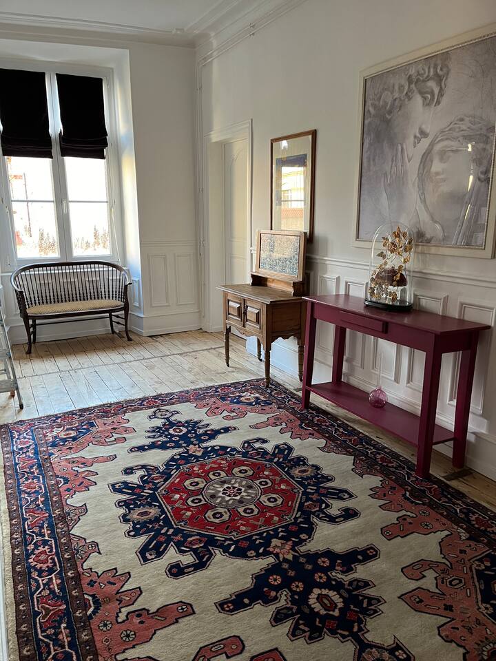 Les Portes Bleues Four-poster Bedroom - Épernay