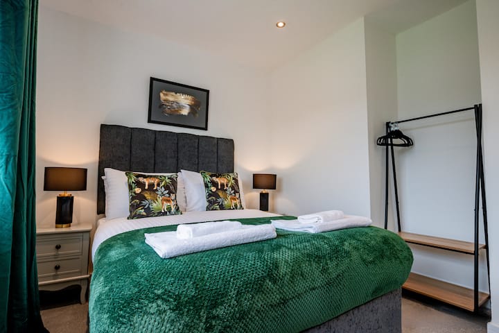 Guest Homes | Carlisle Road House - Worcester