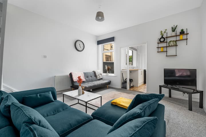 Contractor Digs | 4br | Wi-fi | Parking | Sleeps 8 - Cleethorpes