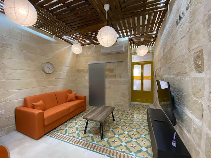 Cosy Cupid's Hideout: Hot Tub - Bbq, 4km Airport - Malta
