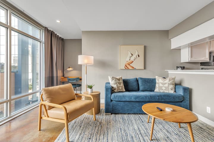 2 Bed Loft Apt | Austin - 6th St | Placemakr - Austin, TX