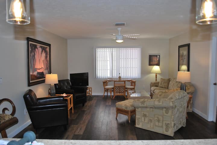 Venice Home-walk To Beach And Downtown (3) - Venice, FL