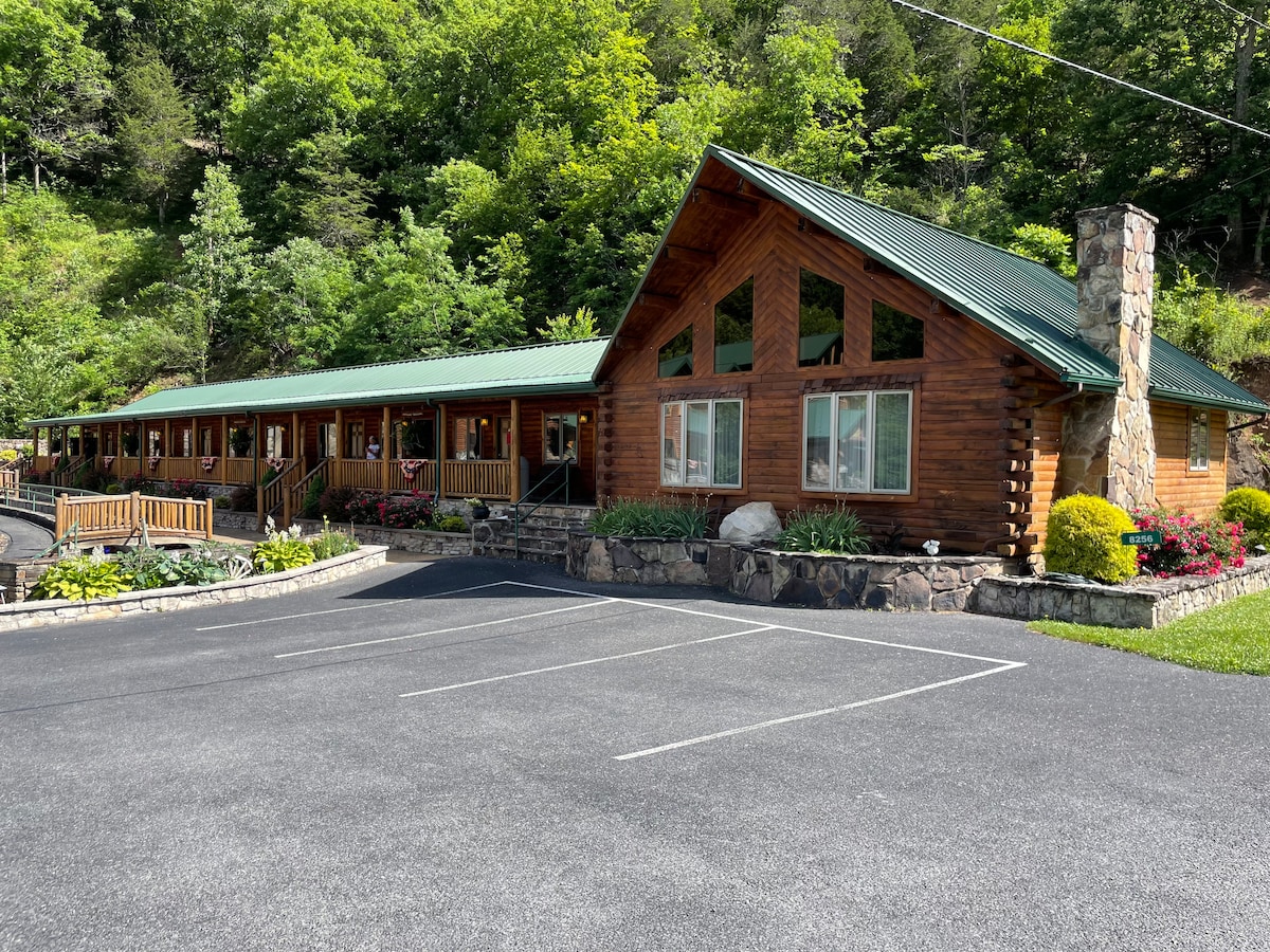 Suite King au Log Motel - Kezhan (Chine) à louer à Cabins, Virginie ...