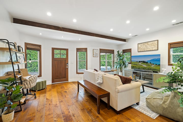 Private Luxury Oasis 3br/2.5ba W/ Garage Parking - Beverly Hills, CA