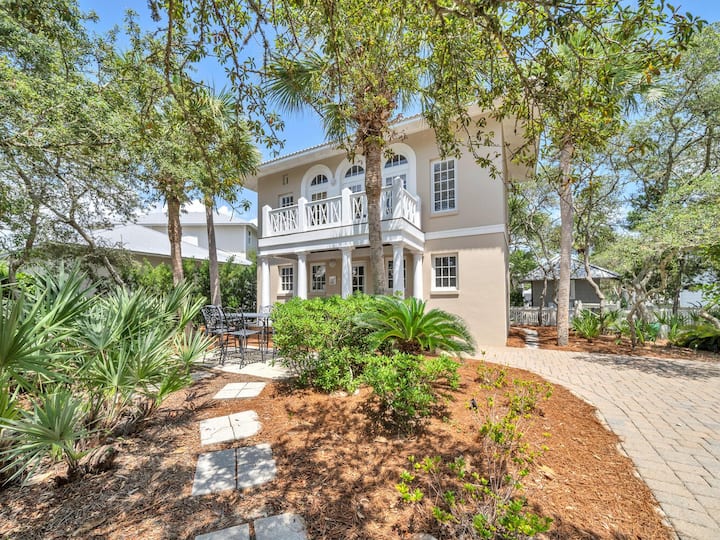Nestled Inn: Your Home Steps Away From The Beach! - Rosemary Beach, FL