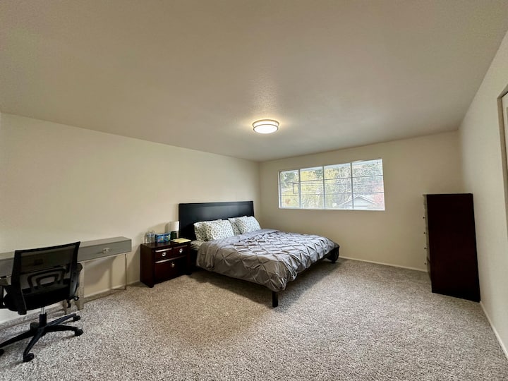 Delighted New Remodel Perfect Place For Your Stay! - Bellevue, WA