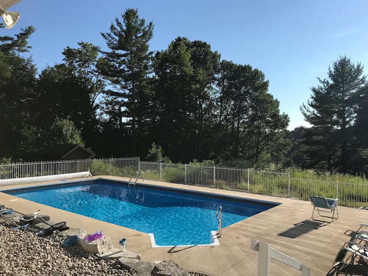 Beautiful Waterfront Cottage With A Heated Pool - Bracebridge
