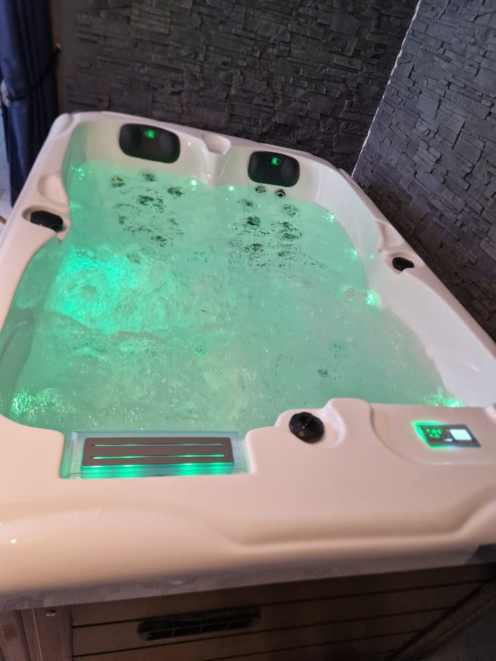 Gîte Avec Jacuzzi Privatif - Val-Joly