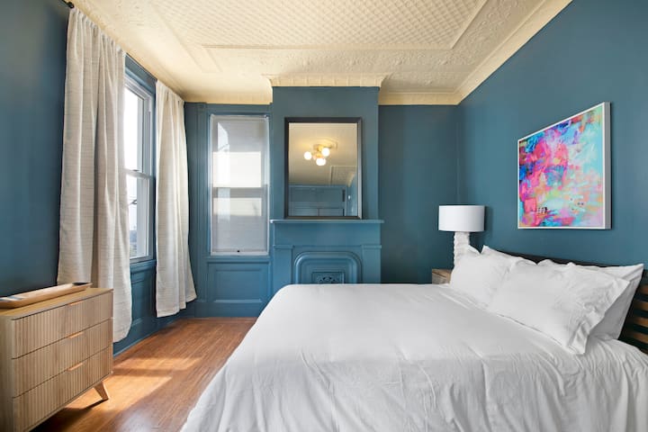 Spacious Victoriana W/ Available Parking - Jersey City, NJ