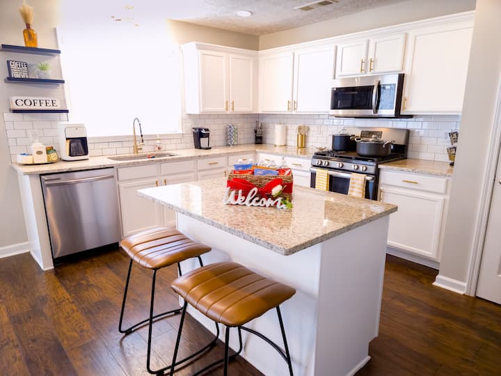 Elegant & Renovated Family Space-king Size Bed! - Dallas, GA