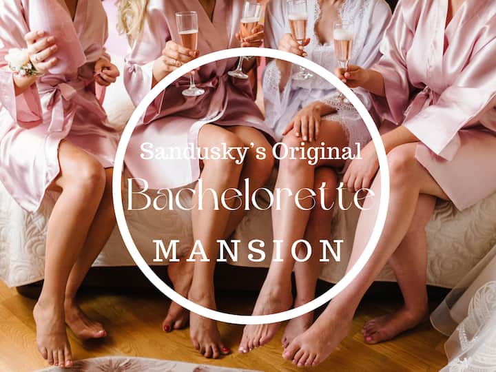 Luxury Bachelorette Mansion - Sandusky, OH