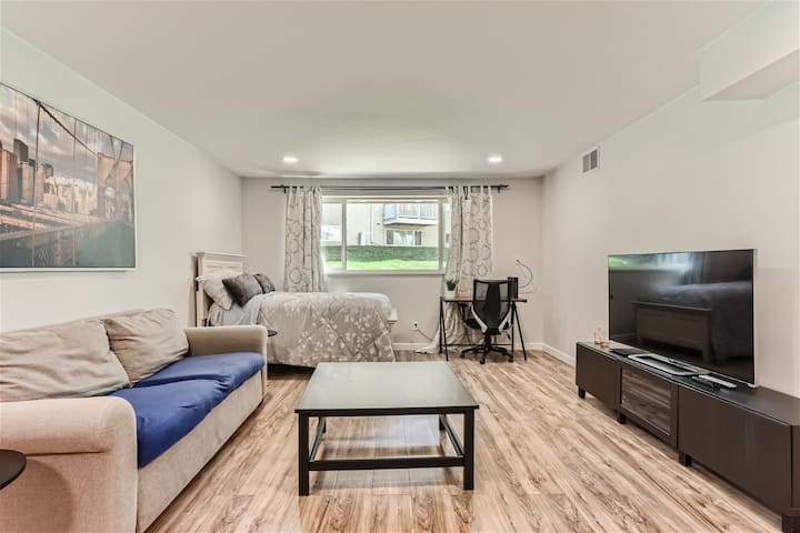 Cheerful Apt In Denver Dtc - Long Term Only - Denver, CO