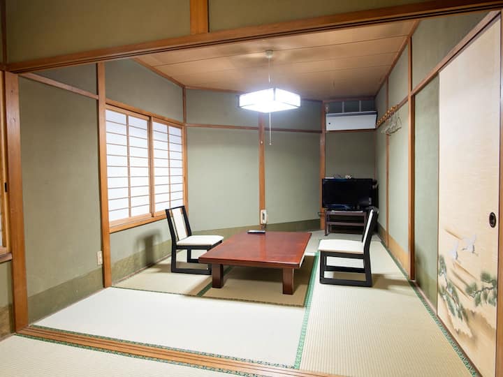 お遍路さん!2名用和室デラックス(バストイレ共同)/13歳未満不可/チェックアウト9時 - Takamatsu