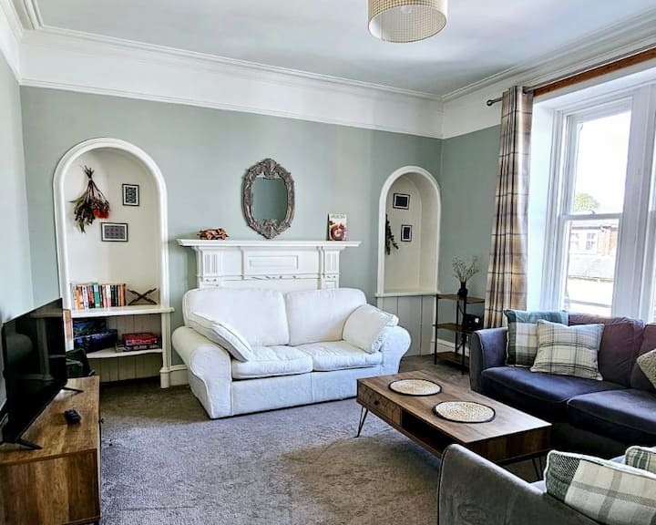 Charming 3-bedroom Maisonnette In City Centre - Loch Ness
