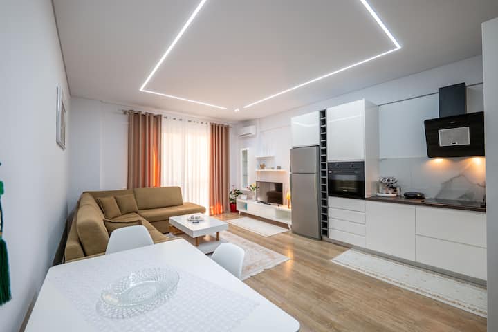 Apartament With Balcony - Albanien