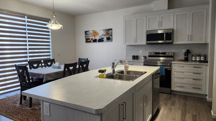 Central A/c Home, Garage Parking - Alberta