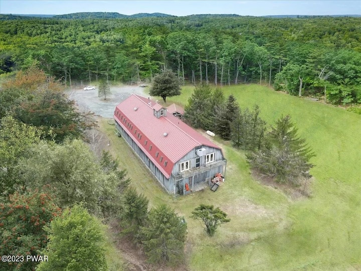 Enchanting Private Estate - Beach Lake, PA