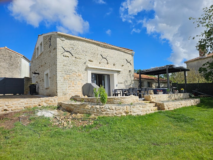 Grange Entièrement Restaurée - France