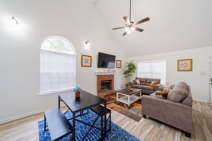 Top 5% Family Retreat • Super Clean • Fenced Yard - Tallahassee Museum