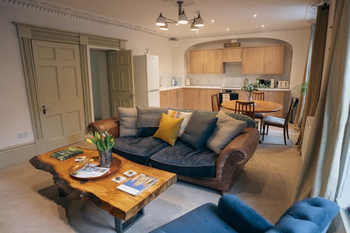 Stunning Unique Period 2 Bedroom Apartment - Nailsworth