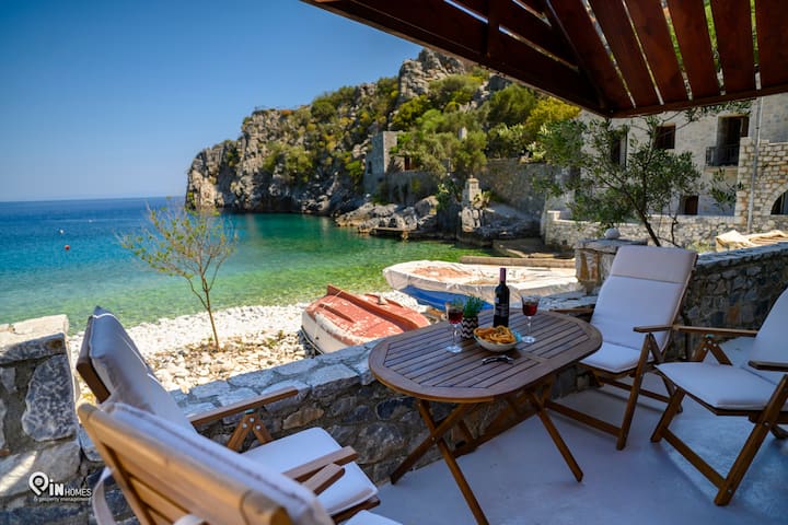Sikies - Unique Beachfront Stone House In Mani - Greece