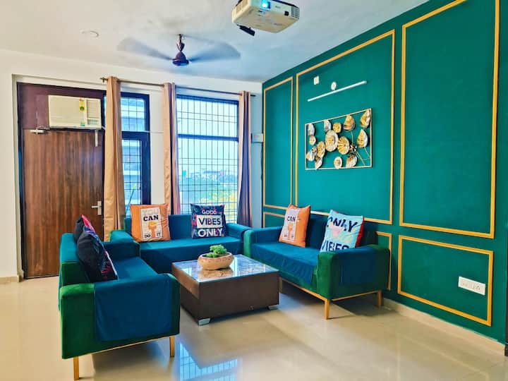 3. 3bhk Theater Screen,family, Friends Relax - Gurgaon