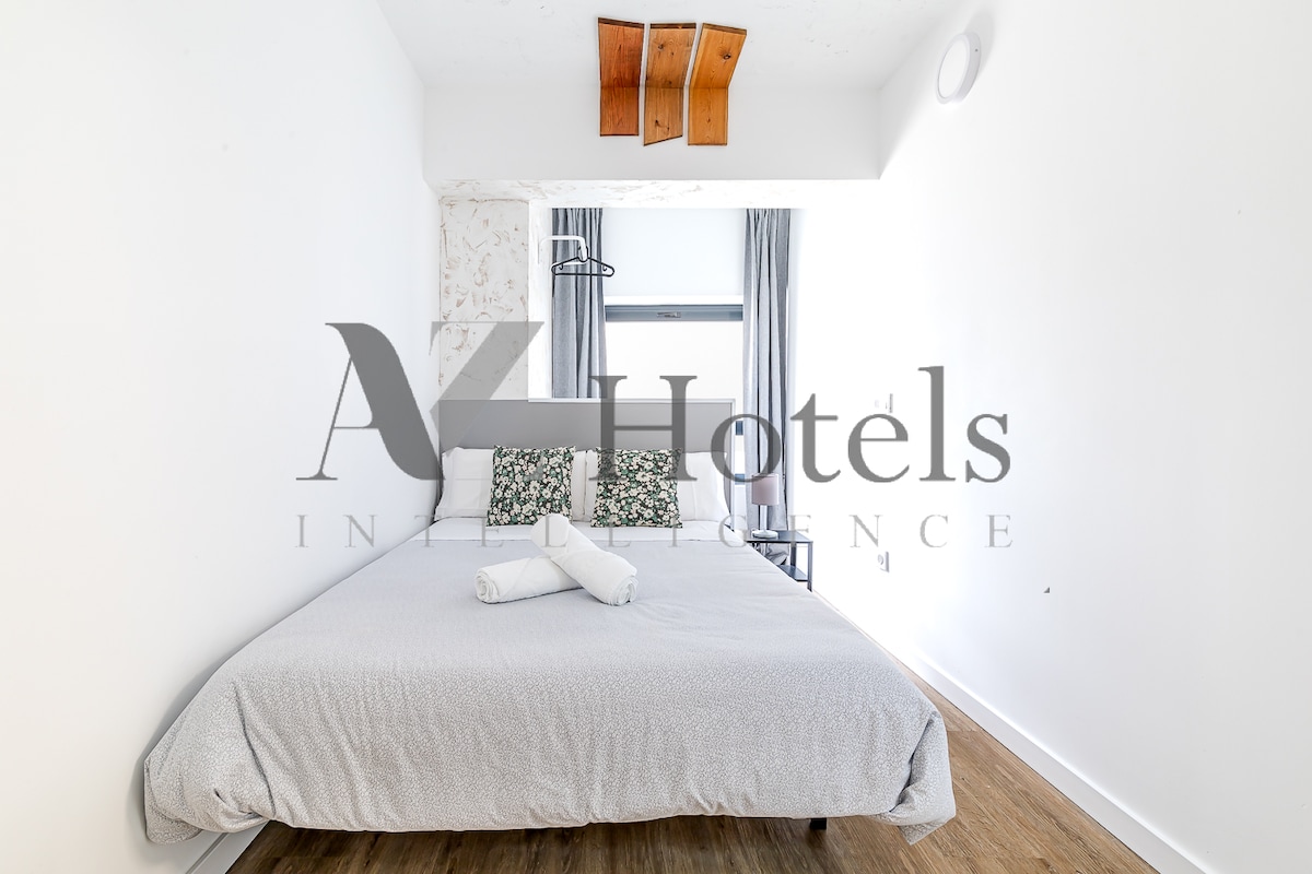 AyZ Princesa Hab Basica Double shared bathroom - Hotels for Rent in ...