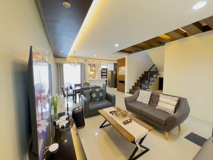 Lavish Pool Villa Clark And Koreantown Staycation - Angeles