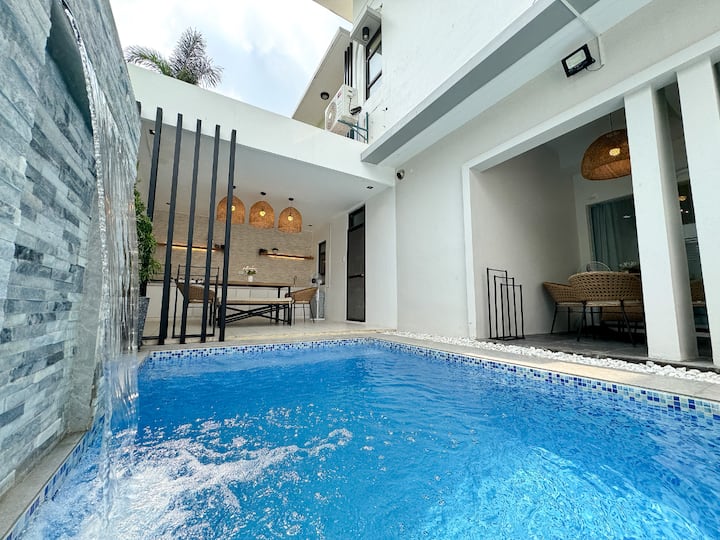 Lavish Pool Villa Clark And Koreantown Staycation - Angeles