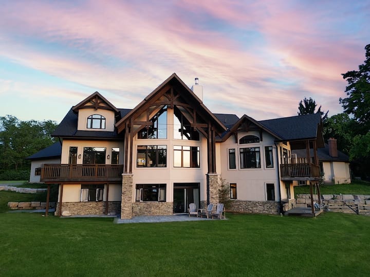 Luxury Escape By The City - Burlington