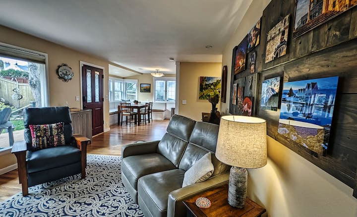 Charming Green Lake Retreat - Seattle, WA