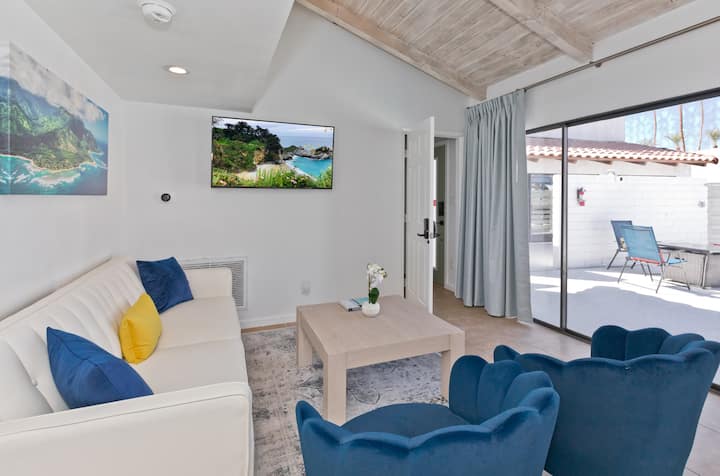Coastal-inspired 2br & 2ba By El Paseo With Pool - Palm Desert, CA