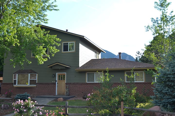 Enjoy The West Views From This Luxurious Home! - Eldorado Canyon State Park, Eldorado Springs