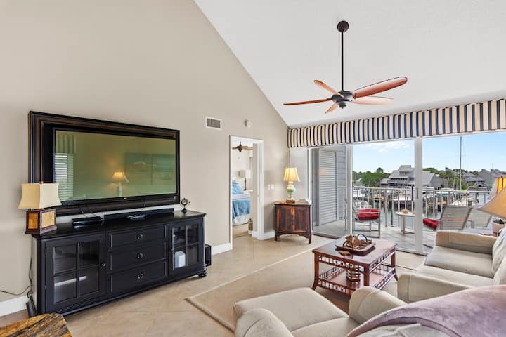 Balcony W/ View  In Vero 2 Br/2 Ba - Walk To Beach - Vero Beach, FL