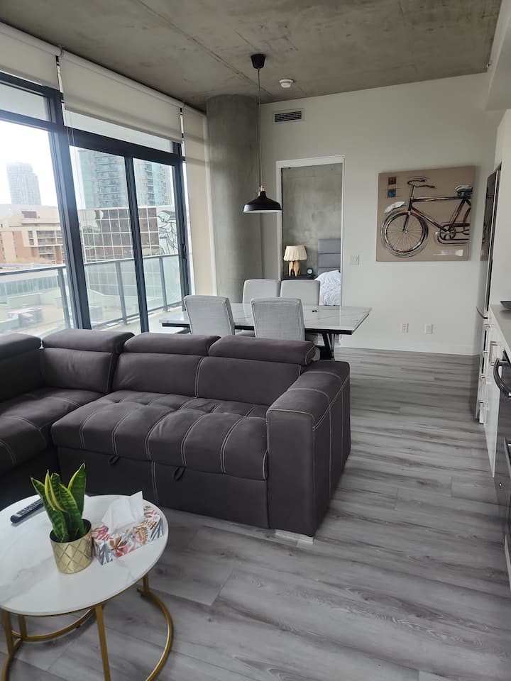 Beautiful 2 Bed 1 Bath Downtown - Calgary