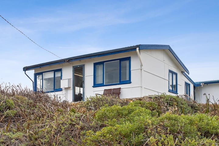 Vintage Ledge Point Beach Shack - Ledge Point