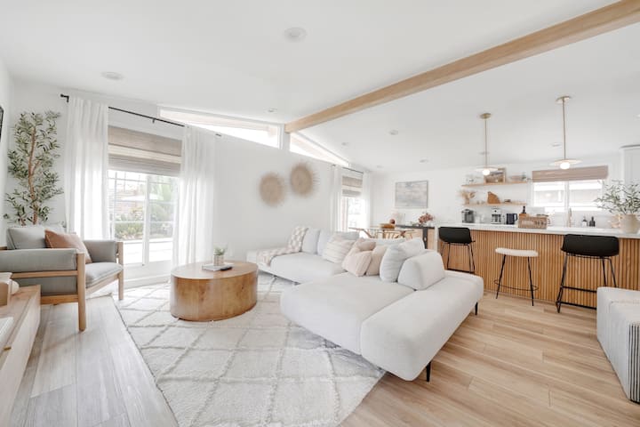 Stunning Family Oasis With Golf Green Near Disney - Garden Grove, CA
