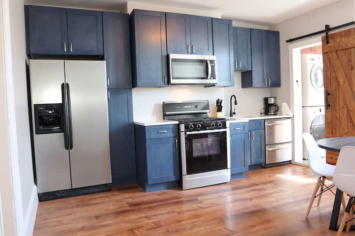 Beautiful 3 Bed 1 Bath Apt Minutes To Path - Brooklyn