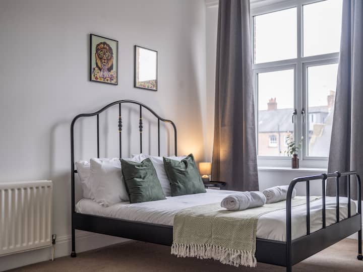 Large Group Central Apartment - Newcastle upon Tyne