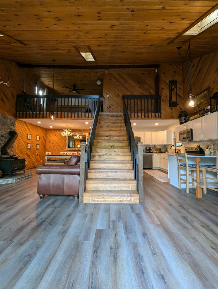 The Escape - Pool Table, Game Room & Fire Pit - Lake Ariel