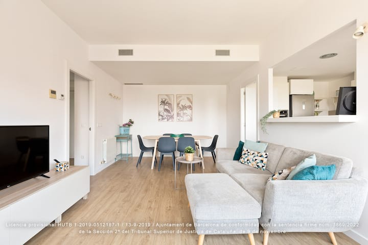 Close  Beach , Sagrada & City Center - Barcelona