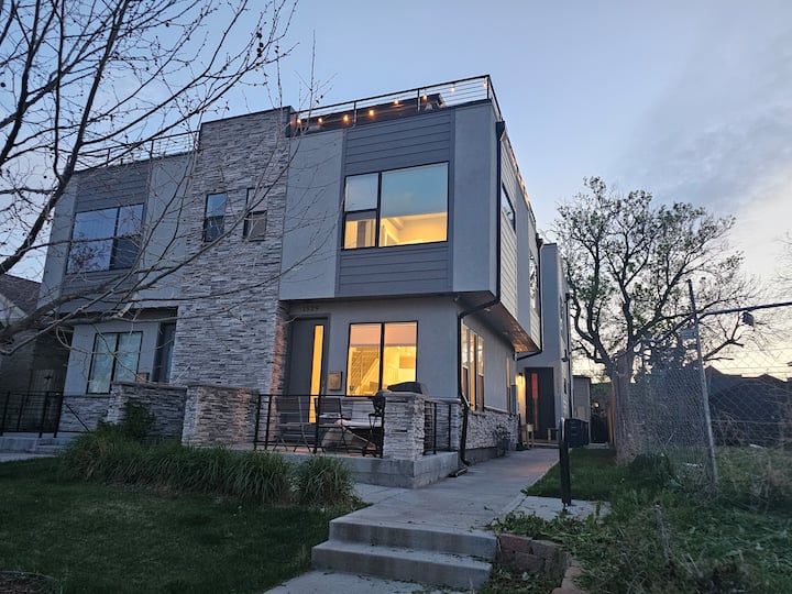 Modern Townhouse - Rooftop, Central Location - Denver, CO
