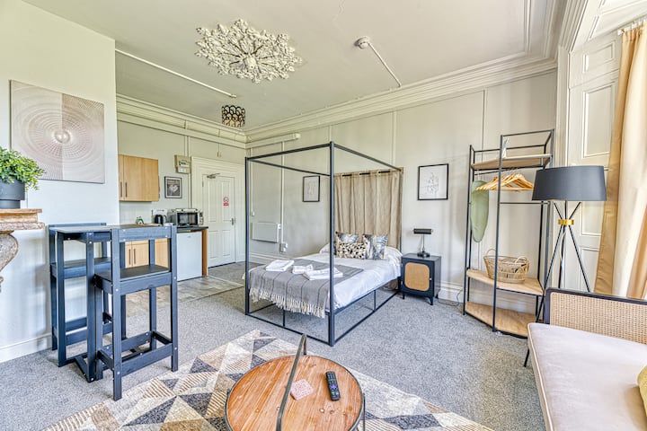 Ground Floor, Single Bed In Studio With Sofa Bed - Chester