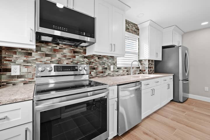 New! The W At Loma Ii-your Fm Beach Adventure - Fort Myers Beach, FL